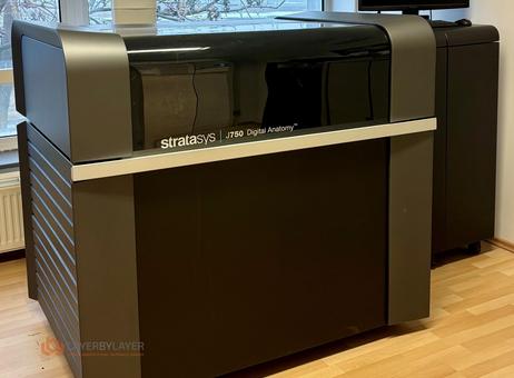 Korišćen Stratasis J750 sa nadogradnjom na J750DAP (digitalni anatomski štampač) 3D štampač