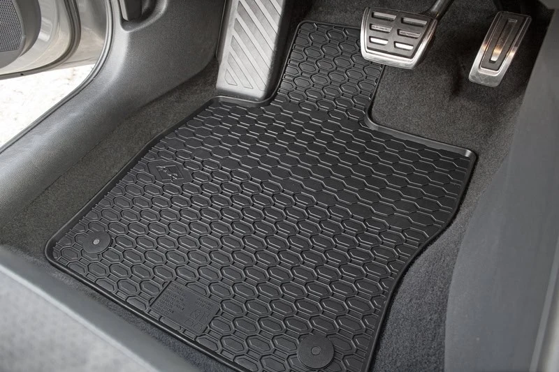 GUMENE PATOSNICE VW PASSAT B8 2015-2023 (815/4C)
