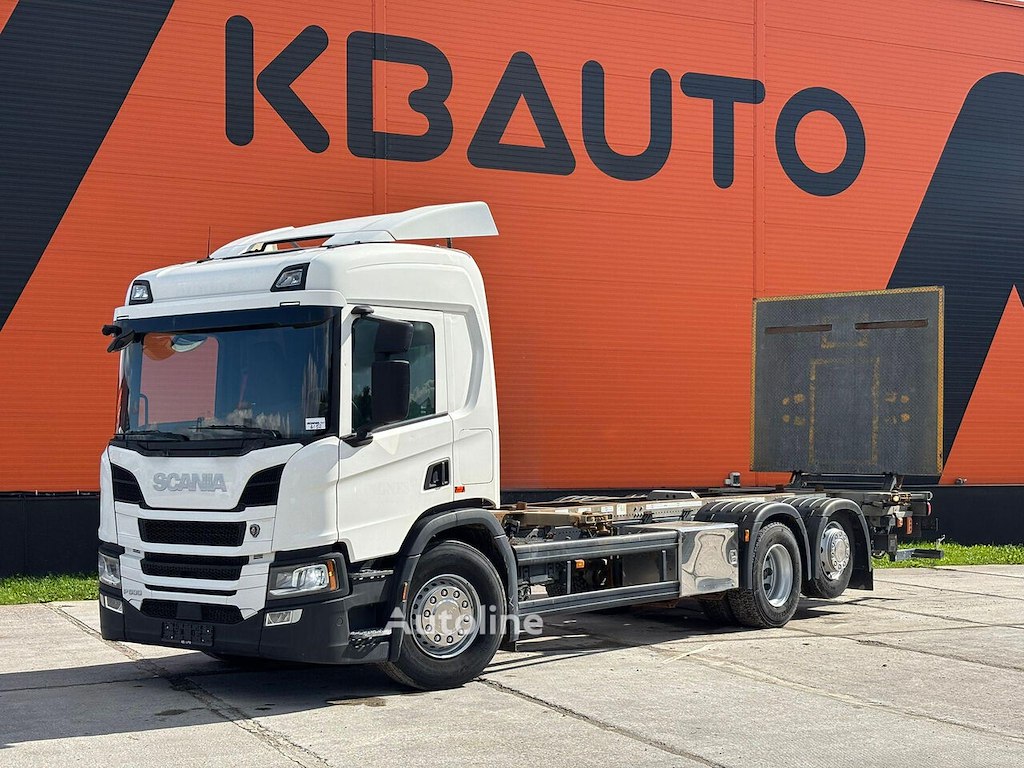 Scania P 500 6x2*4 FOR SALE AS CHASSIS / 9 TON FRONT AXLE / RETARDER vozilo za prevoz kontejnera