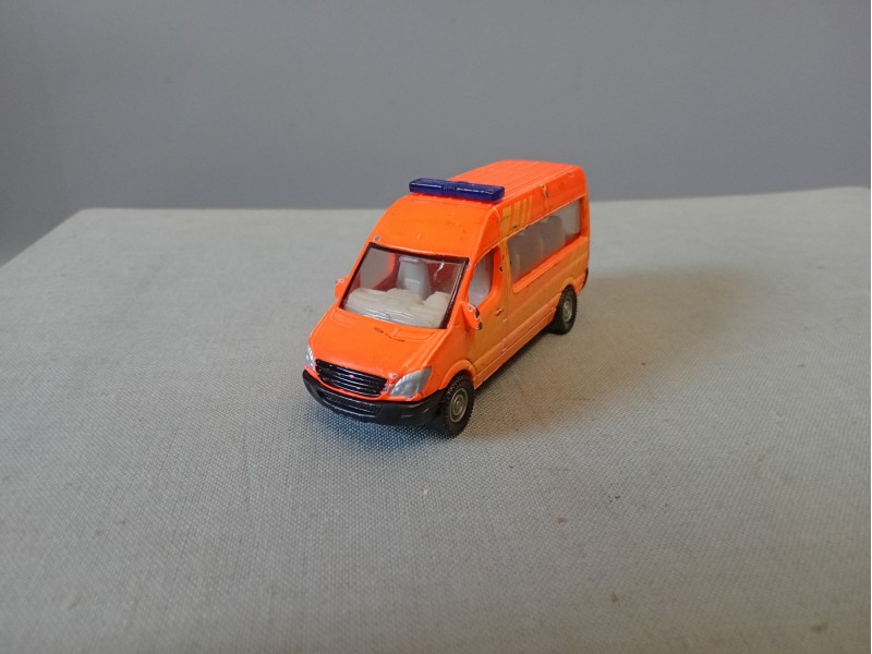 Siku - Mercedes-Benz Sprinter Ambulance, 7,5cm.