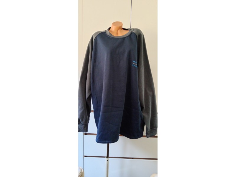 6. Dukserica vel 8XL