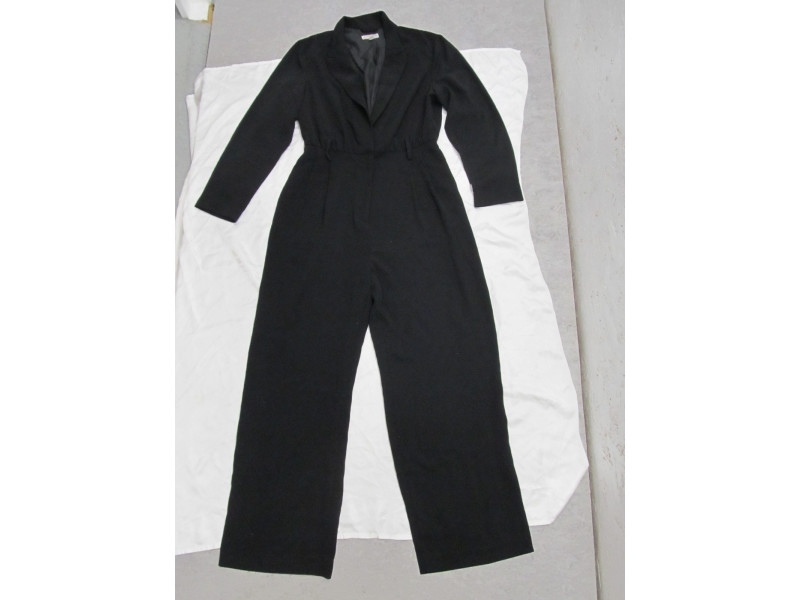 H & M crni kombinezon vel. 40