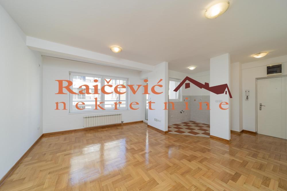 Kajmakcalanska, Trosoban stan na prodaju, 65m2, 305.500€
