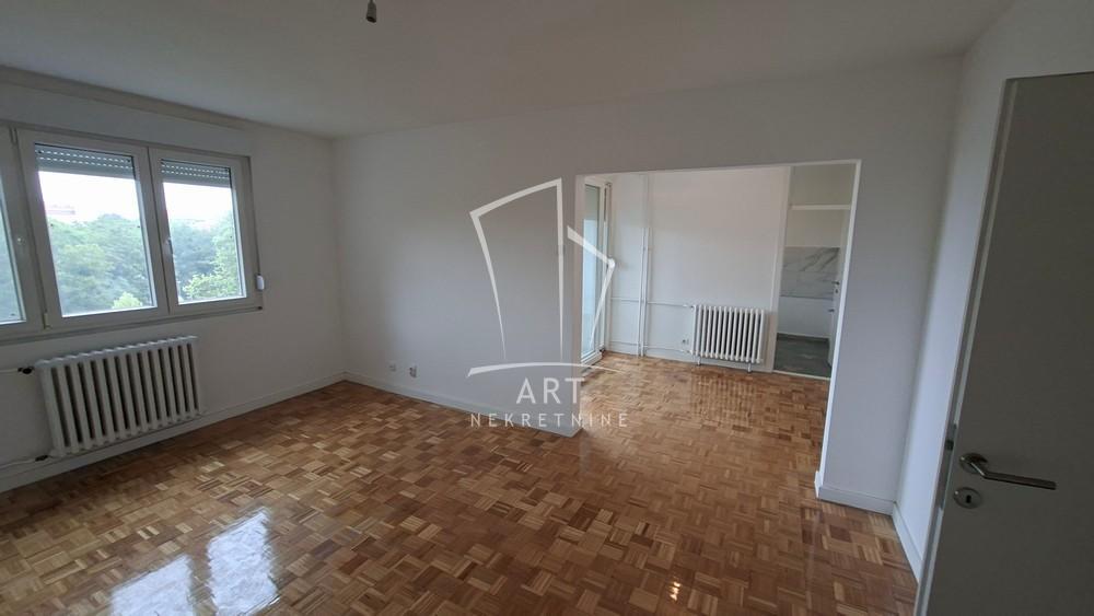 Blagoja Jovovića, Trosoban stan na prodaju, 77m2, 245.000€