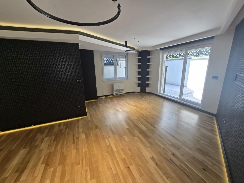 Obalskih Radnika, Četvorosoban stan na prodaju, 100m2, 300.000€