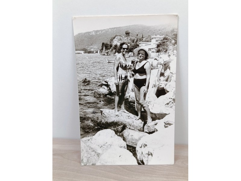 Vintage fotografija dame na plaži