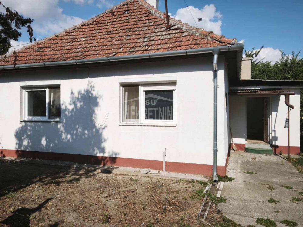 Subotica-Kertvaroš-plac sa kućom za rušenje i pomoćnim objektom ID#2263
95.000 €