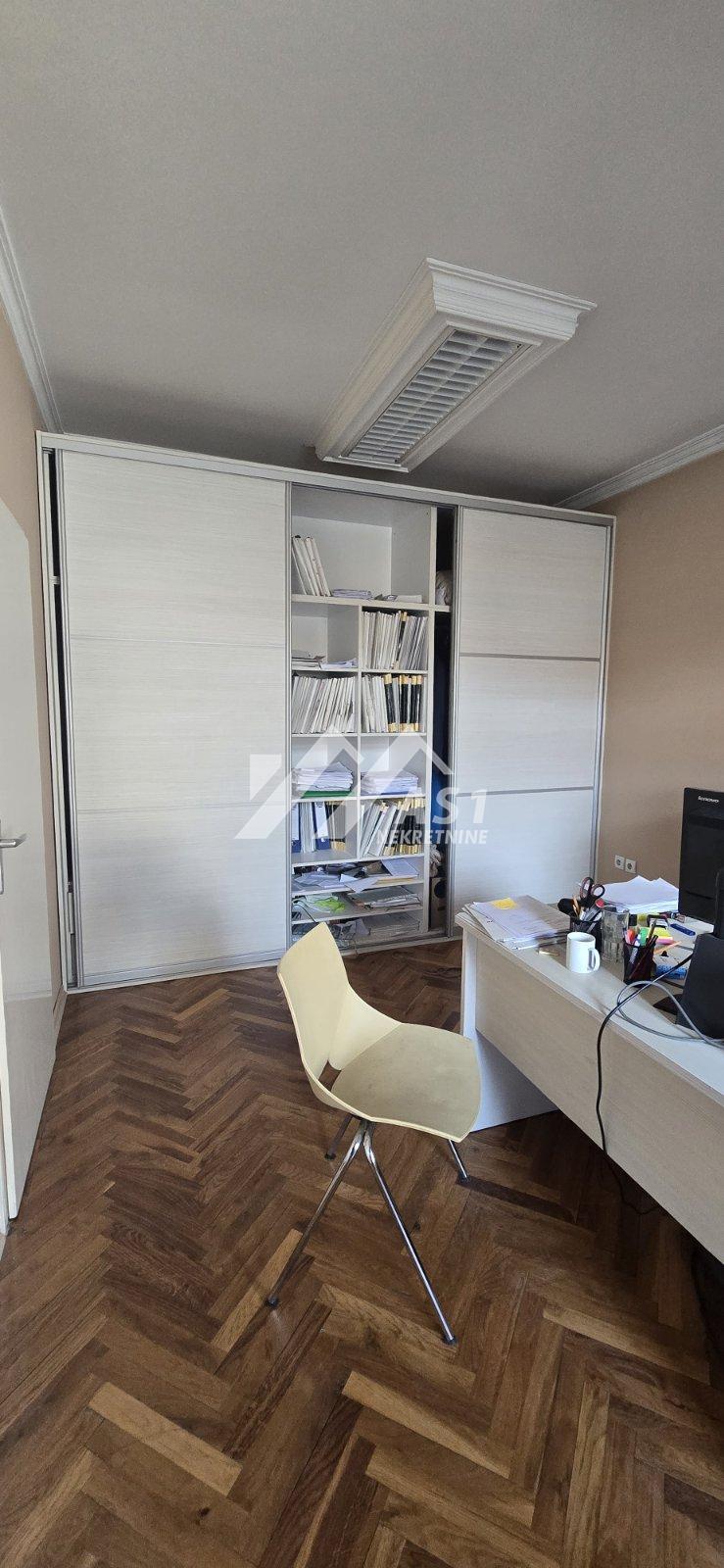 Izdaje se lep poslovni prostor u Jevrejsko ulici ID#5748
600 €