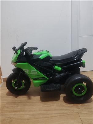 Nekoriscen motocikl na akumulator