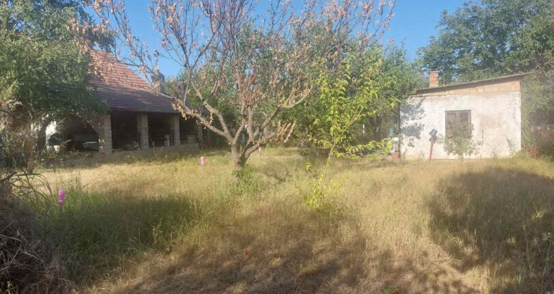 Ekskluzivna ponuda na prodaju dva placa u Čortanovcima