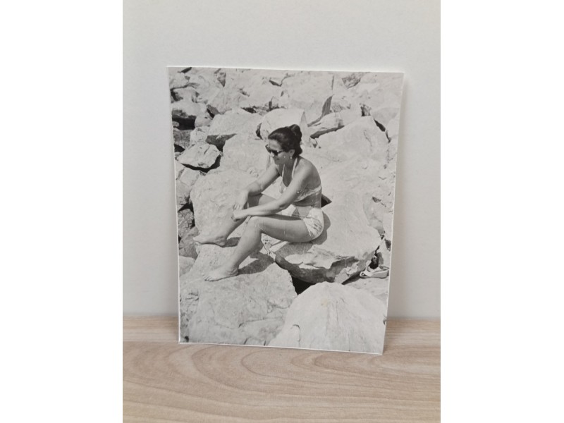 Vintage fotografija dama na plaži