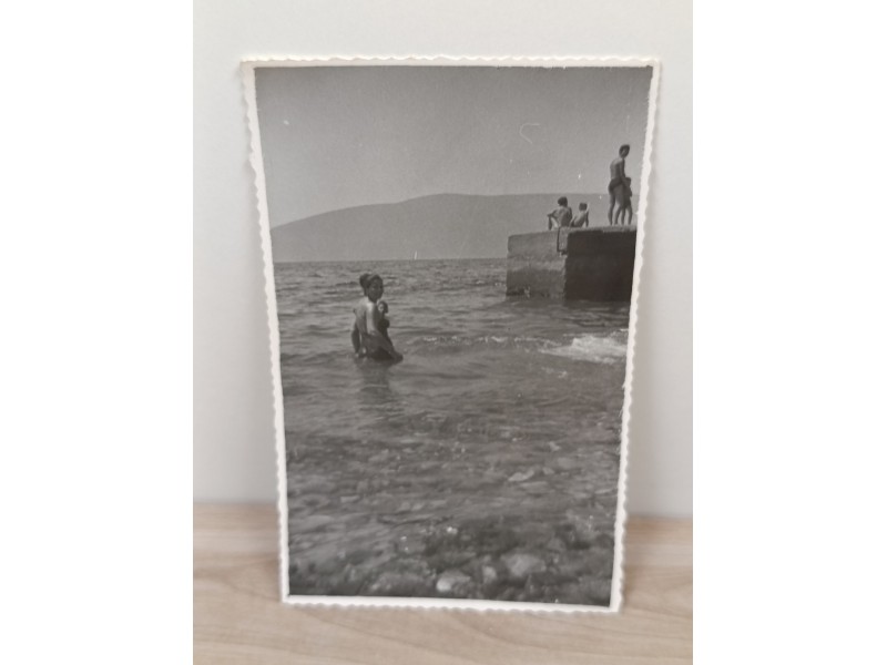 Vintage fotografija dama na plaži
