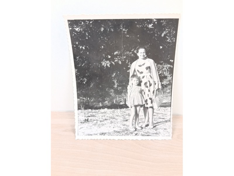 Vintage fotografija dama s detetom