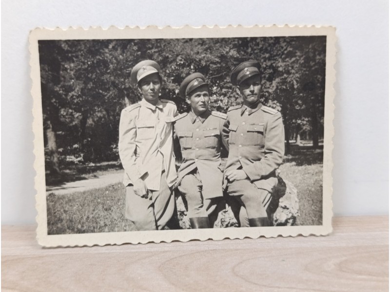 Vintage fotografija oficiri