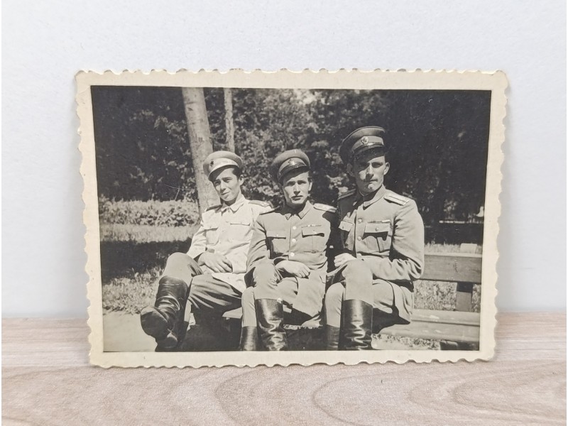 Vintage fotografija oficiri