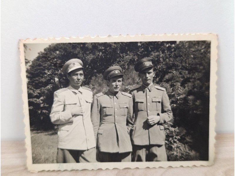 Vintage fotografija oficiri