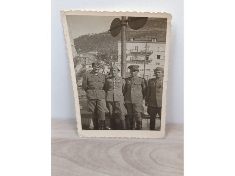 Vintage fotografija oficiri