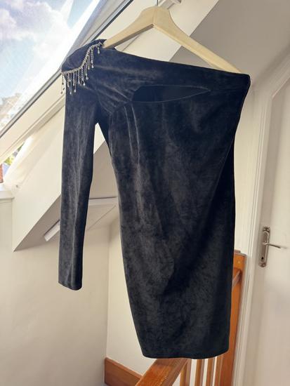 NEW IMPERIAL crna plišana haljina sa kristalima