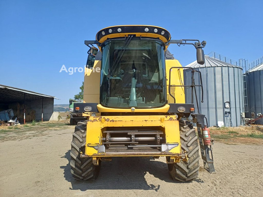 New Holland TC 5.90 kombajn za žito