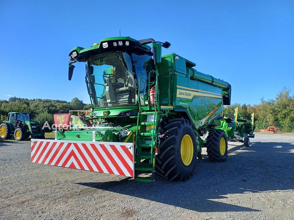 Novi John Deere T5 400 HM kombajn za žito