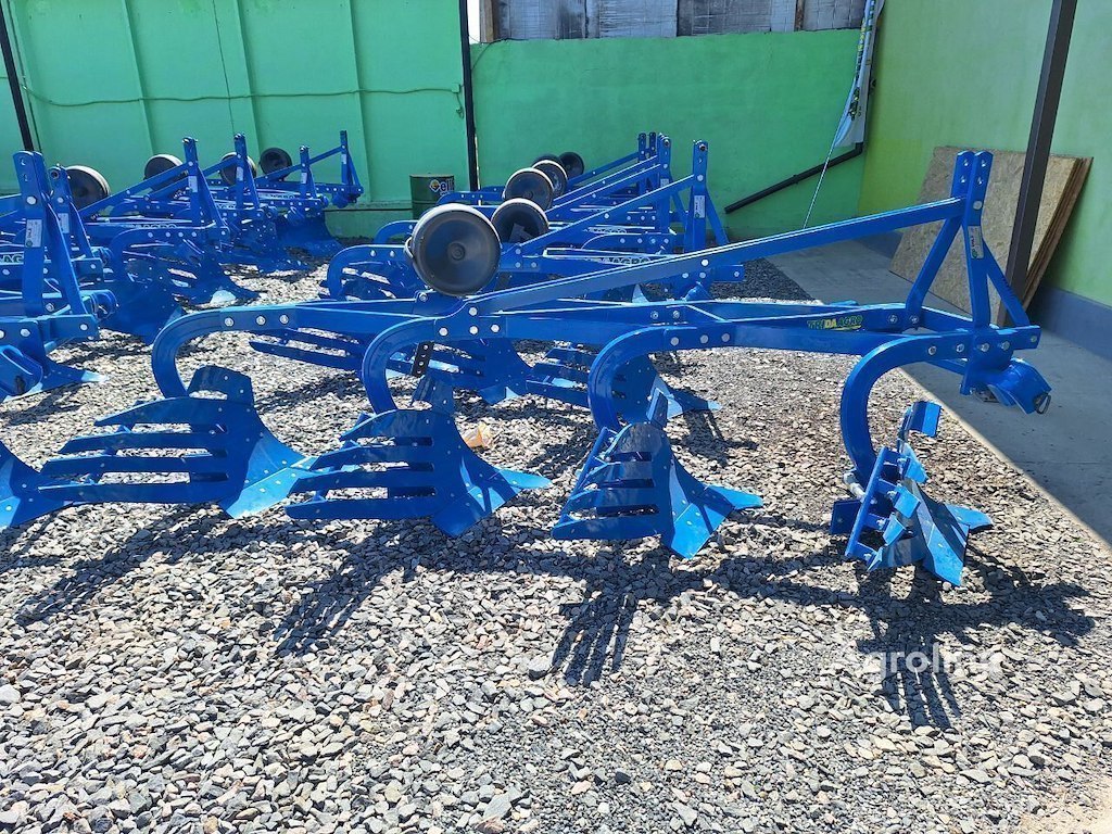 Novi Ünlü Pluh ekstsentrychnyi UNLU 4 KORPUSA 16” pir'ievyi vidval reverzibilni plug