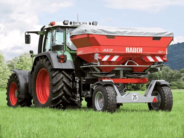 Novi Vizok TriDaAgro Sargan Rauch (2025) vučeni rasipač