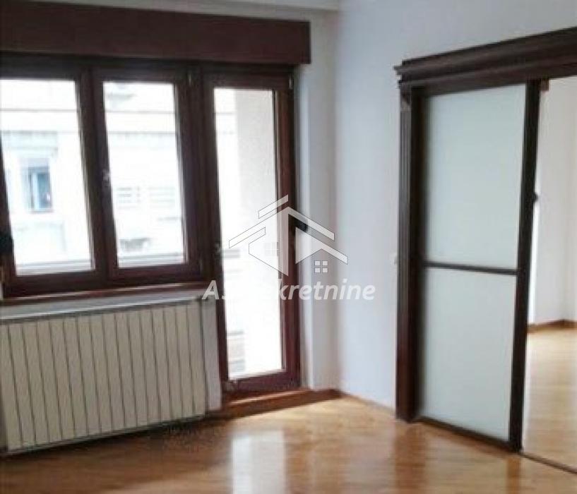 Četvorosoban stan za izdavanje, Slavija, Beograd, 130m², 2.000 €/mes