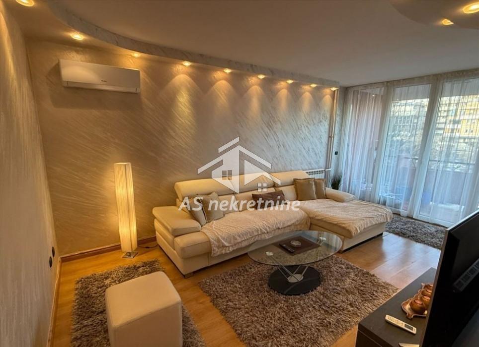 Trosoban stan za izdavanje, Blok 22, Beograd, 80m², 2. sprat, 1.000 €/mes