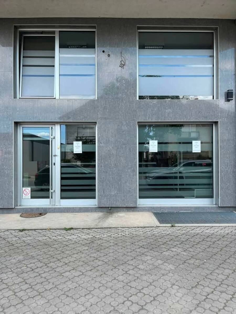 Poslovni prostor / Lokal, Ruma | Izdavanje · 118m² · 1€