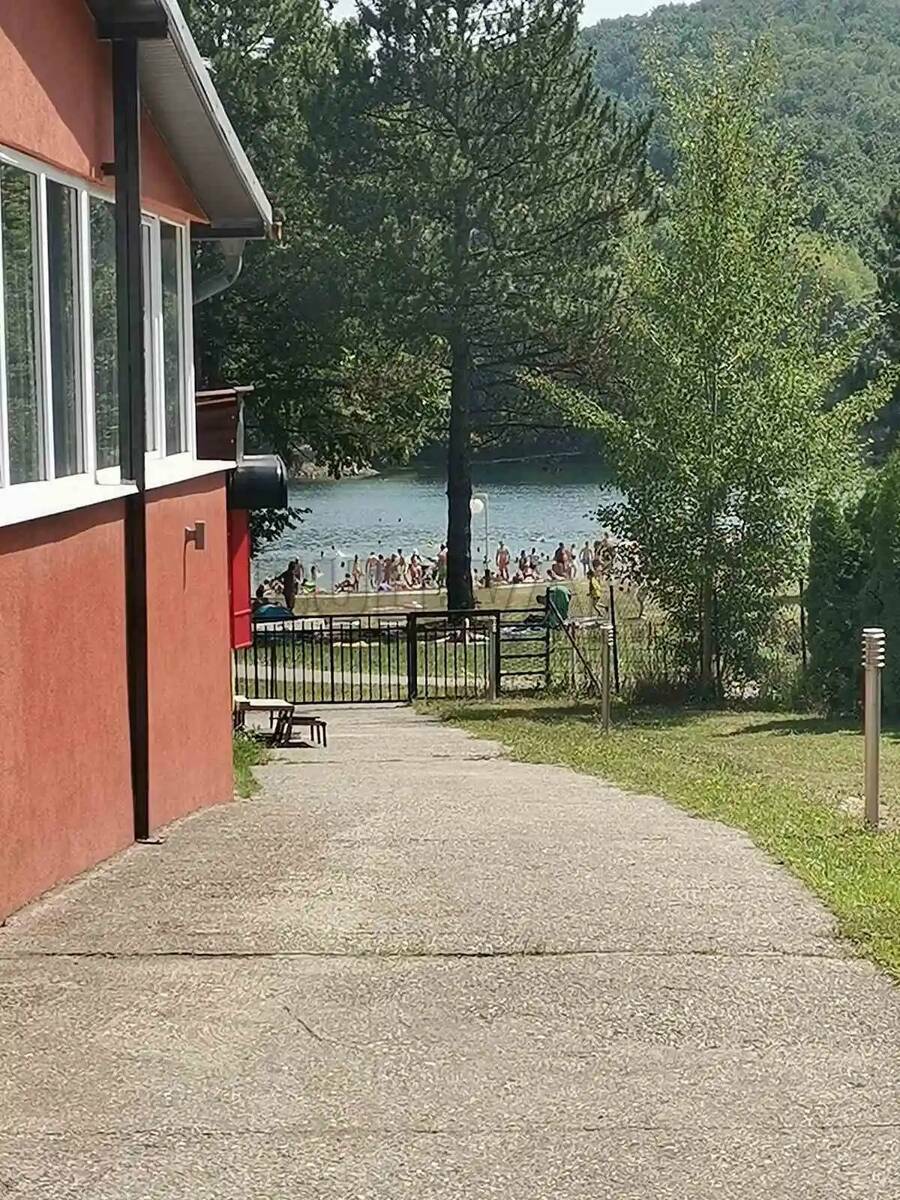 Poslovni prostor / Lokal, Bor – Borsko jezero | Izdavanje · 250m² · 310.000€