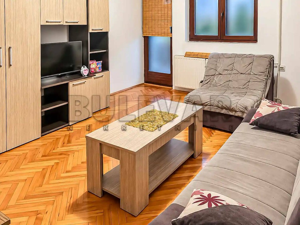 Jednosoban stan, Niš – Pravni fakultet | Prodaja · 46m² · 300€