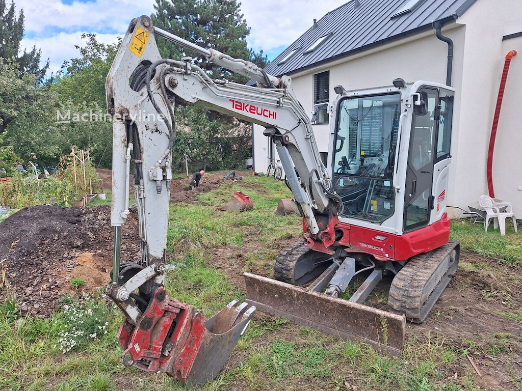 Prodaje se Takeuchi TB 335 R mini bager na aukciji