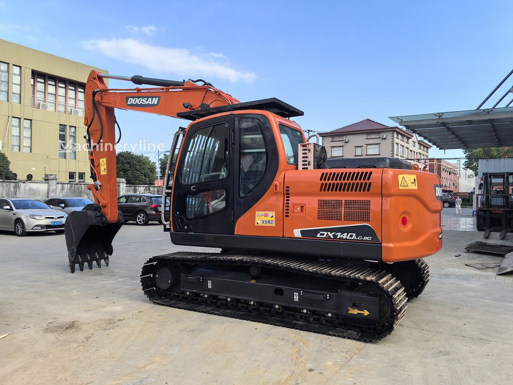Doosan DX140 bager guseničar