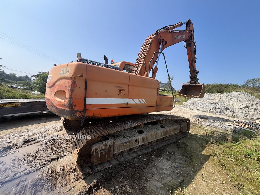 Doosan DX225 bager guseničar