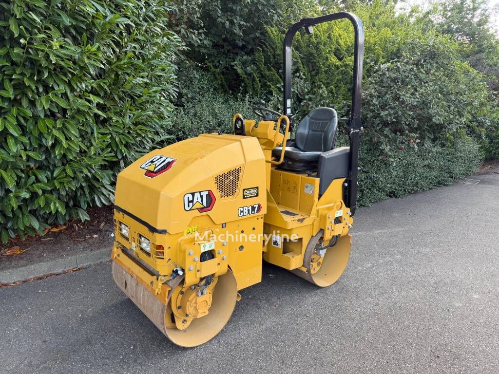 Caterpillar CB 1.7 valjak za asfalt