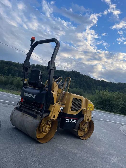 Caterpillar CB 224E mali valjak