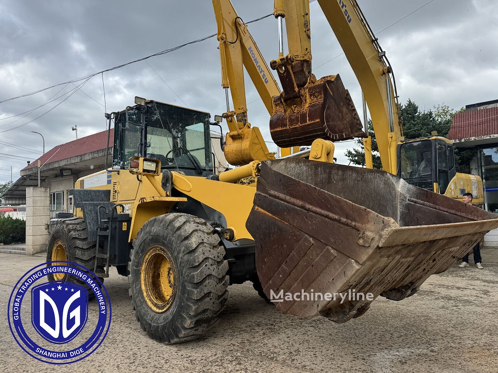 Komatsu WA320 prednji utovarivač