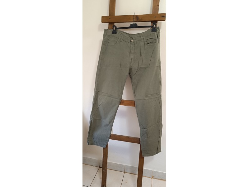 Mint zelene pantalone vel.38