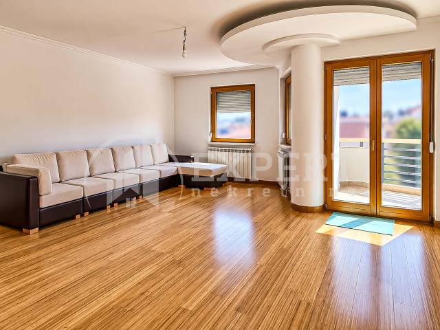 Izdaje se poslovni prostor u strogom centru Niša, 220m2