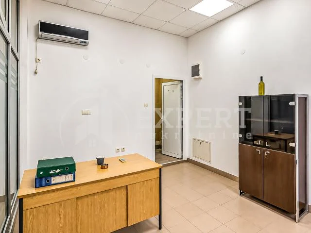 Izdaje se lokal u centru grada