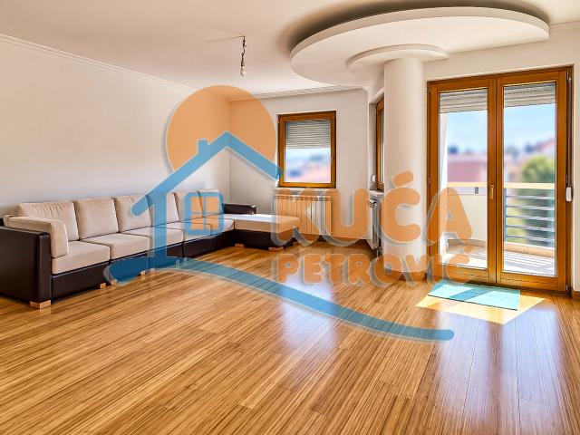 Izdaje se poslovni prostor u strogom centru Niša, 220m2