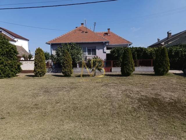 Ruma – HRTKOVCI | Kuća sa dva pomoćna objekta na 6.279 m²