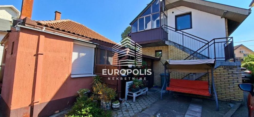 ODLIČNA ponuda-3 dvorišne kuće na placu od 7.5ari ID#10449