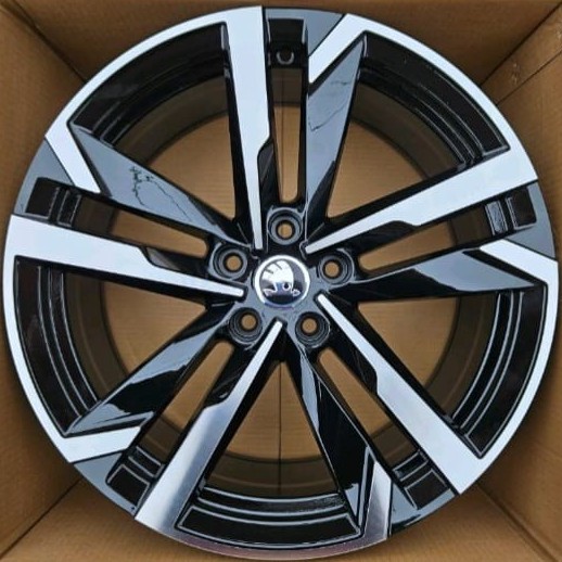 ALU FELNE
7j x17 ET40 5x100