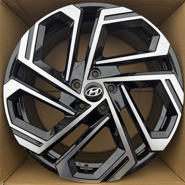 ALU FELNE
7.5j x18 ET45 5x114.3