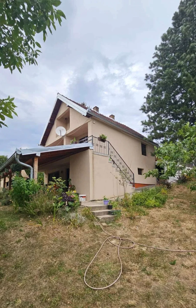 Na prodaju vikend kuca na Banstolu