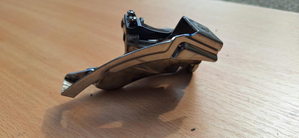 Prednji menjač Shimano Deore XT FD-M750
