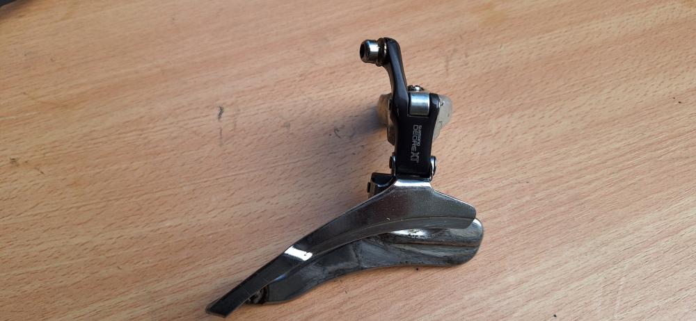 Prednji menjač Shimano Deore XT FD-M732