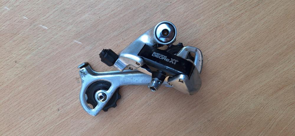 Zadnji menjač Shimano Deore XT RD-M732 7s