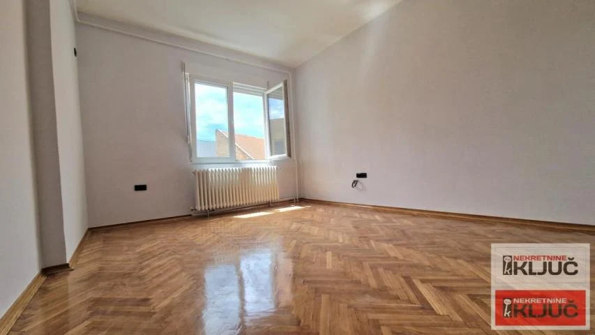 KOD POZORIŠTA, 25m2, Garsonjera, Renovirana
